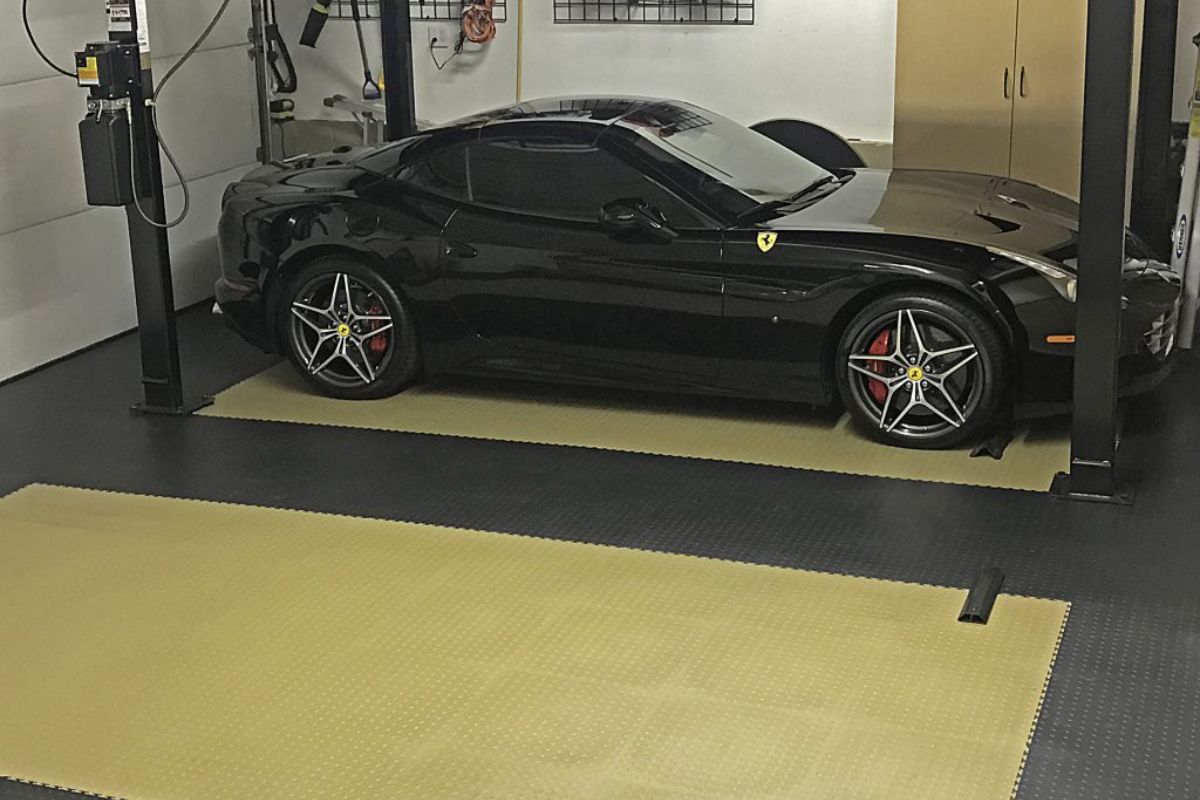 Garage Floor Tiles & Workshop Flooring | R-Tek